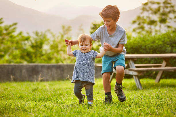 Sibling Relationships and Influences in Childhood | UConn KIDS (Kids in ...